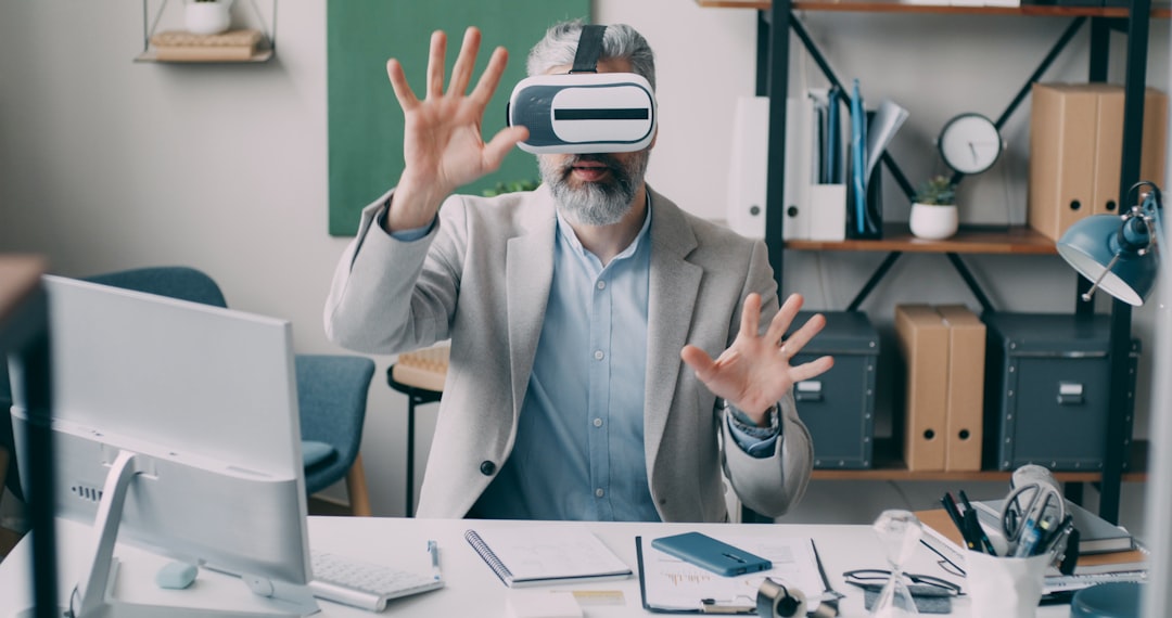日本企業VR研修で人材育成を革新する実践ガイド【2026年版】 - SWise - オフショア開発加速させるバーチャルオフィス